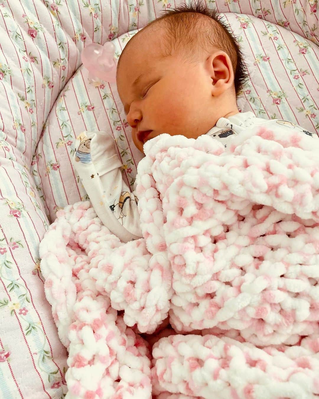 タラ・リピンスキーさんのインスタグラム写真 - (タラ・リピンスキーInstagram)「The first days of Georgie ...