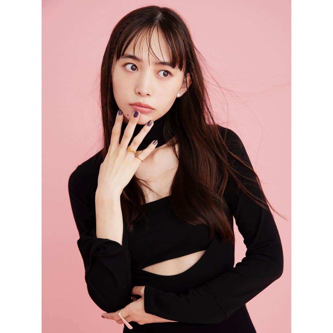 アンアンさんのインスタグラム写真 - (アンアンInstagram)「発売中の #anan 2370号は『カラダが整う、骨格リセット』特集。 俳優にモデル、MC…幅広く活躍する“旬の人 ...