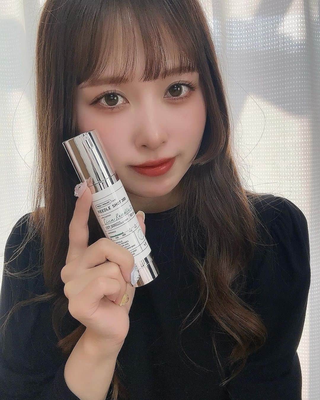 村岡美咲さんのインスタグラム写真 - (村岡美咲Instagram)「𓅿𓅿𓅿𓈒 𓂂𓏸 @vtcosmetics_japan 🌿 お家で簡単に肌悩みを改善させる塗るレーザー美容液🫧 塗る ...