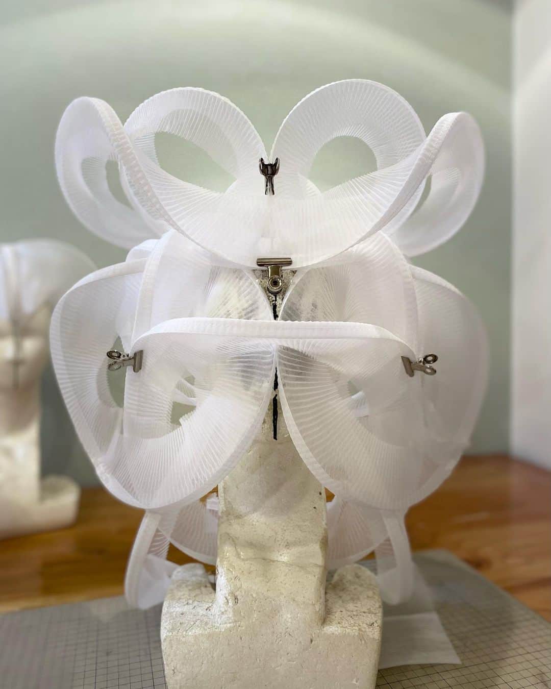 ARAKI SHIROさんのインスタグラム写真 - (ARAKI SHIROInstagram)「-headpiece making ...