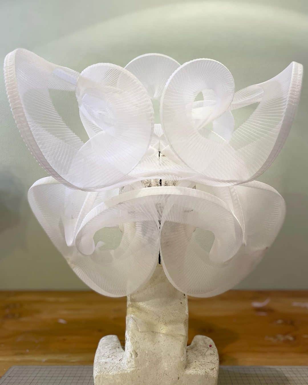 ARAKI SHIROさんのインスタグラム写真 - (ARAKI SHIROInstagram)「-headpiece making ...