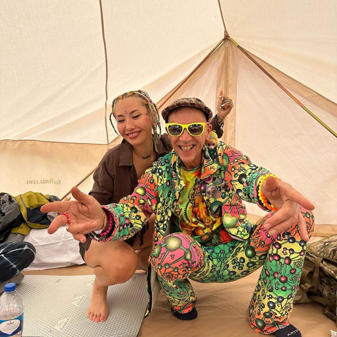 NENEさんのインスタグラム写真 - (NENEInstagram)「還暦おめでとう @doctorvagatorgoa 🪅💜 Stay ...