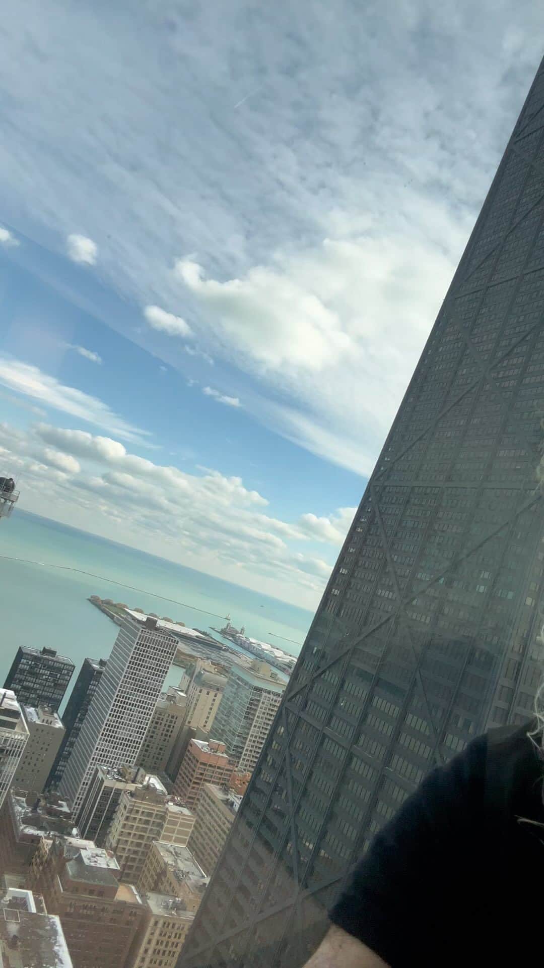 ブライアン・メイさんのインスタグラム動画 - (ブライアン・メイInstagram)「Yes ! I look racked out ...