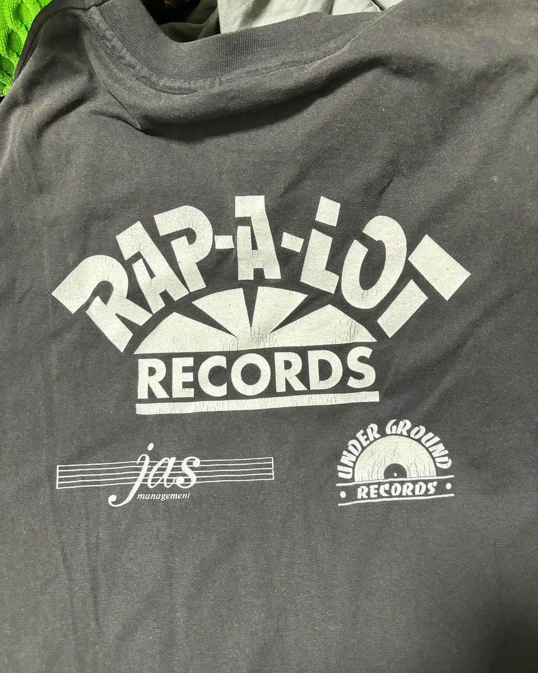 ZEN-LA-ROCKさんのインスタグラム写真 - (ZEN-LA-ROCKInstagram)「📕RAPTEES📕 制作に8年😳‼️を費やし ...