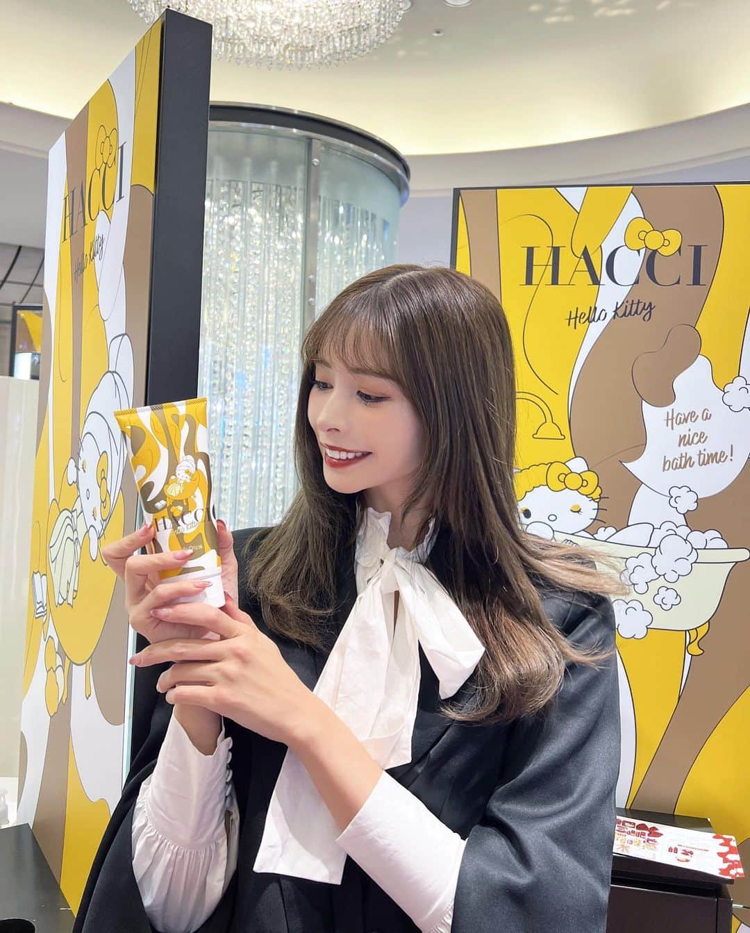 得あゆさんのインスタグラム写真 - (得あゆInstagram)「HACCI×Kitty 最強コラボ💛🍯🐝💭 11/1〜1週間限定で阪急うめだ本店 2階にてPOPUP開催中💛 とっても可愛いく ...