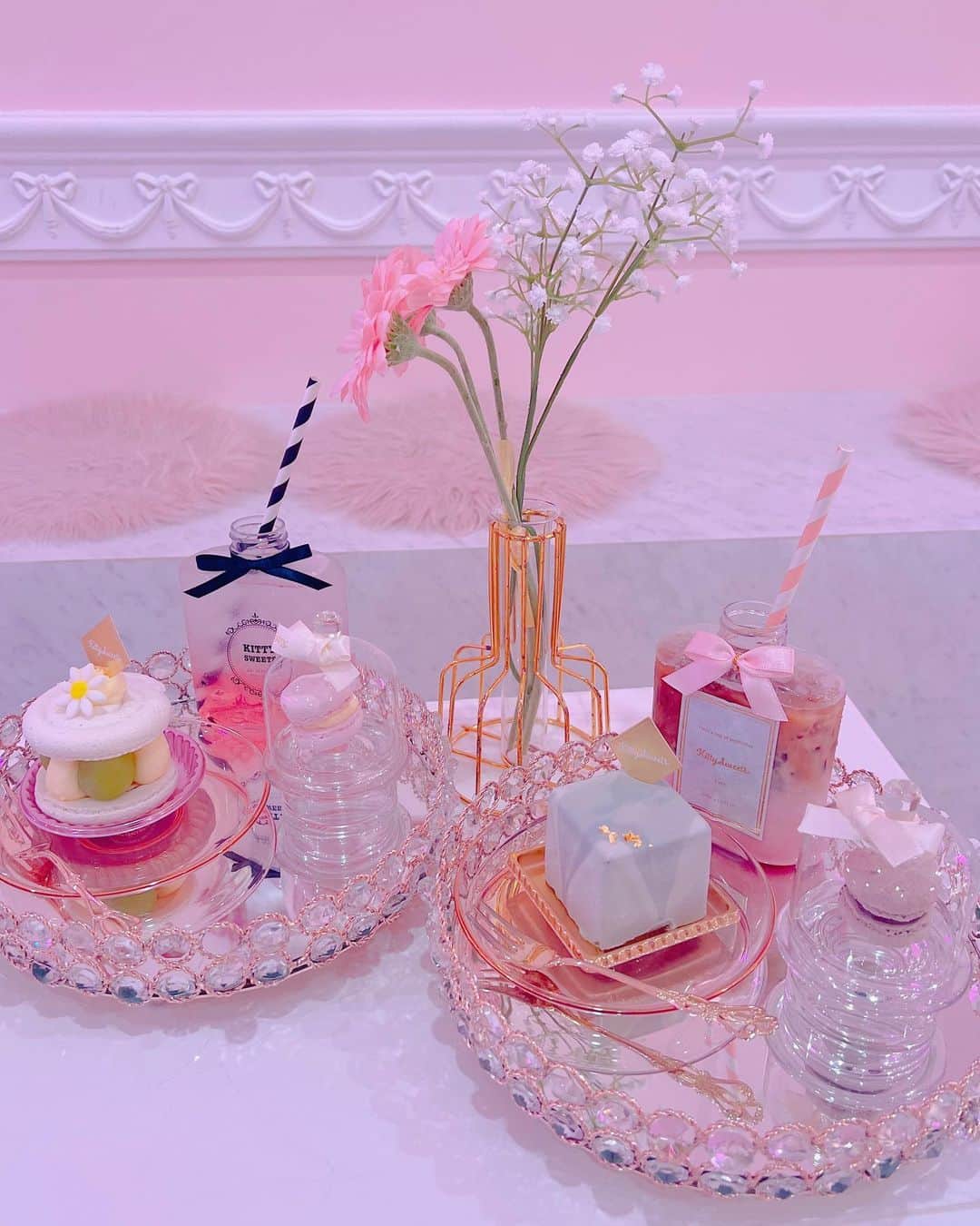 あいにゃんさんのインスタグラム写真 - (あいにゃんInstagram)「大阪でお気に入りなkittysweetsに2階カフェスペースができて気になってたので行ってきた🎀💕💓💗 ︎︎ ︎︎︎ ...