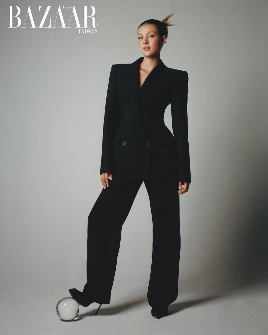 ニコラ・ペルツさんのインスタグラム写真 - (ニコラ・ペルツInstagram)「Thank you ️‍🔥 @harpersbazaar ...