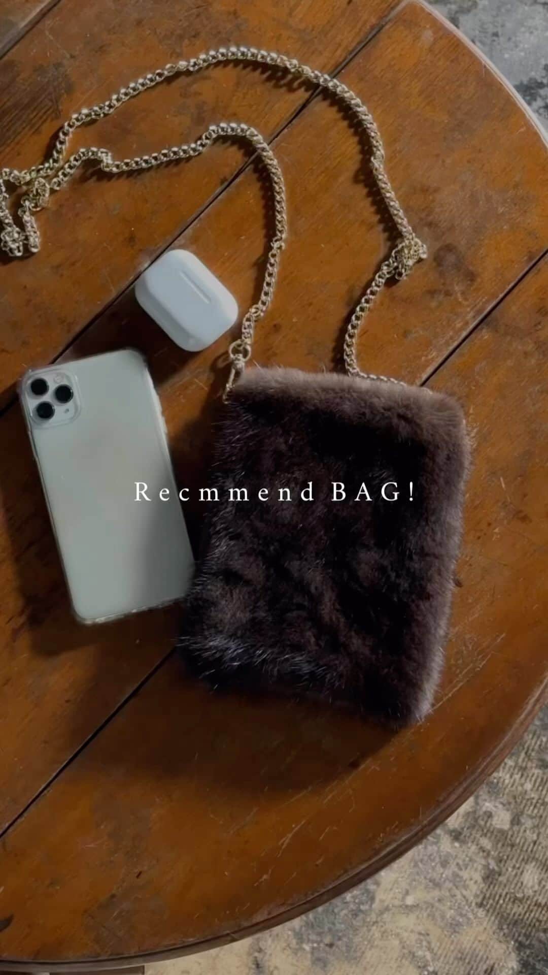 トライセクトさんのインスタグラム動画 - (トライセクトInstagram)「季節を盛り上げる！ファーバックが登場！ 【MILOS】ミンク ...