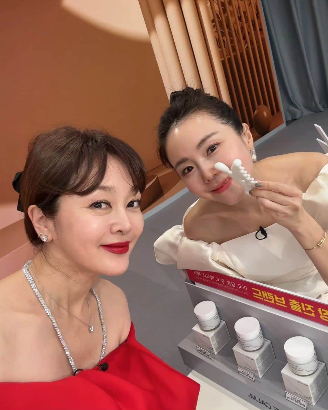 イ・スンヨンさんのインスタグラム写真 - (イ・スンヨンInstagram)「CJ온스타일 잠시후 1시50분 웅진 휴컴 킨츠키콜라겐 수분크림 백토괄사 픈러스 방송준비하고잏어요 ...