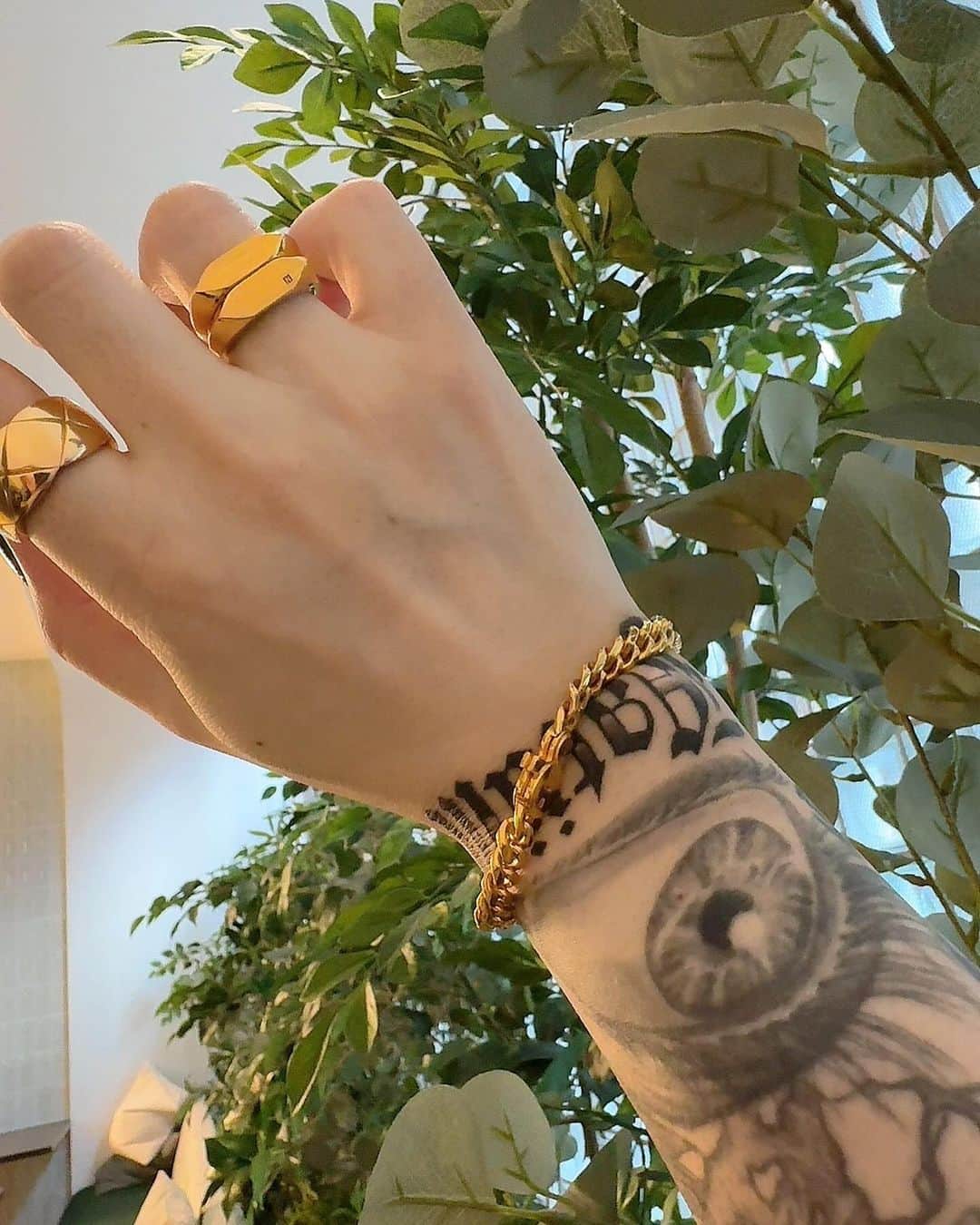 RUKI さんのインスタグラム写真 - (RUKI Instagram)「次はアクセサリー2種。 重ね付けでも1本でも付けれる万能リングと前に ...