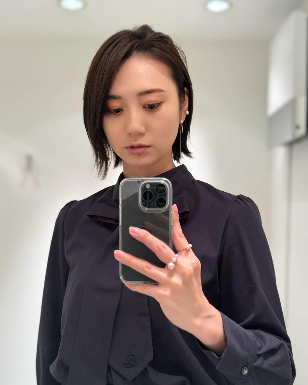 尾崎ななみさんのインスタグラム写真 - (尾崎ななみInstagram)「#東京 #美容 いつもお世話になっている美容室 @hairsalon_amata カラーは少し暗めのアッシュグレーに ...