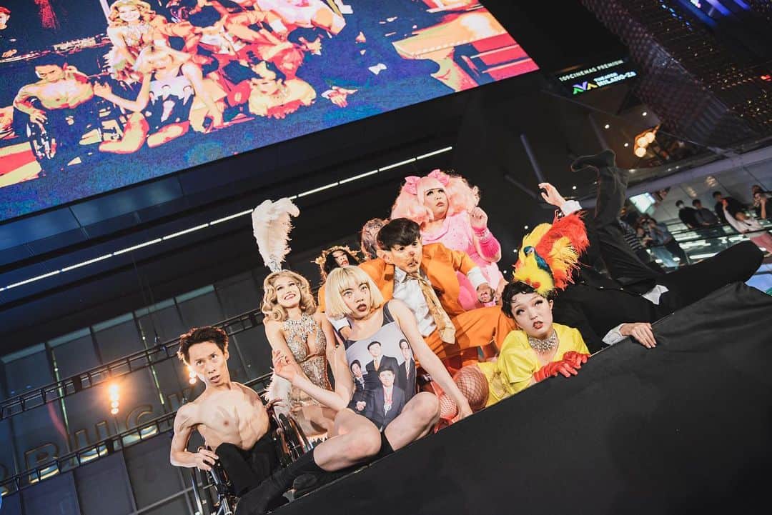 アオイヤマダさんのインスタグラム写真 - (アオイヤマダInstagram)「東京QQQ(Tokyo Thankyou) @tokyo_qqq_ 「大丈夫じゃなくても大丈夫生まれ落ちたらナ ...