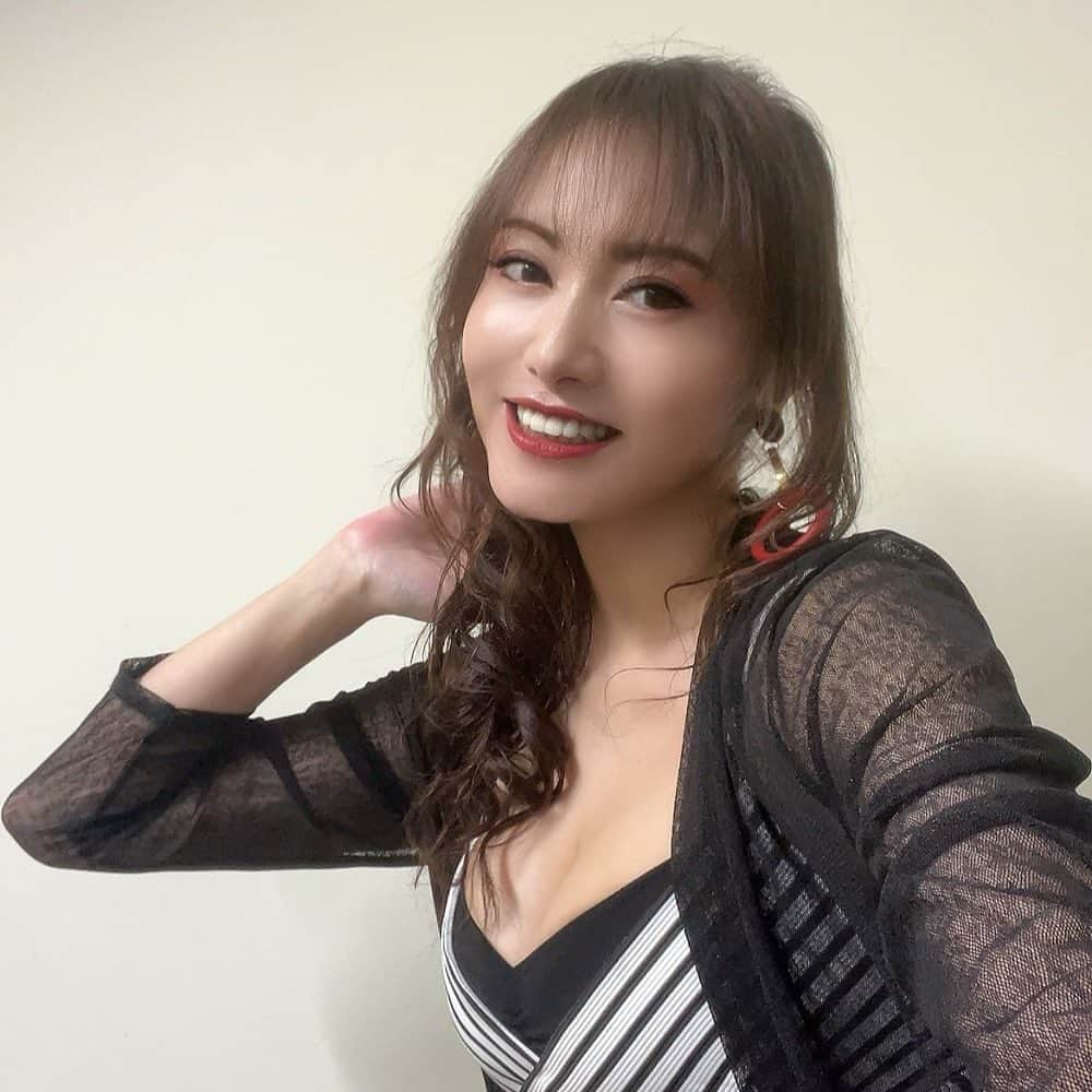たかはし智秋さんのインスタグラム写真 たかはし智秋instagram 「切った前髪が伸びてきた💇‍♀️ また伸ばしているのだけれど…切り