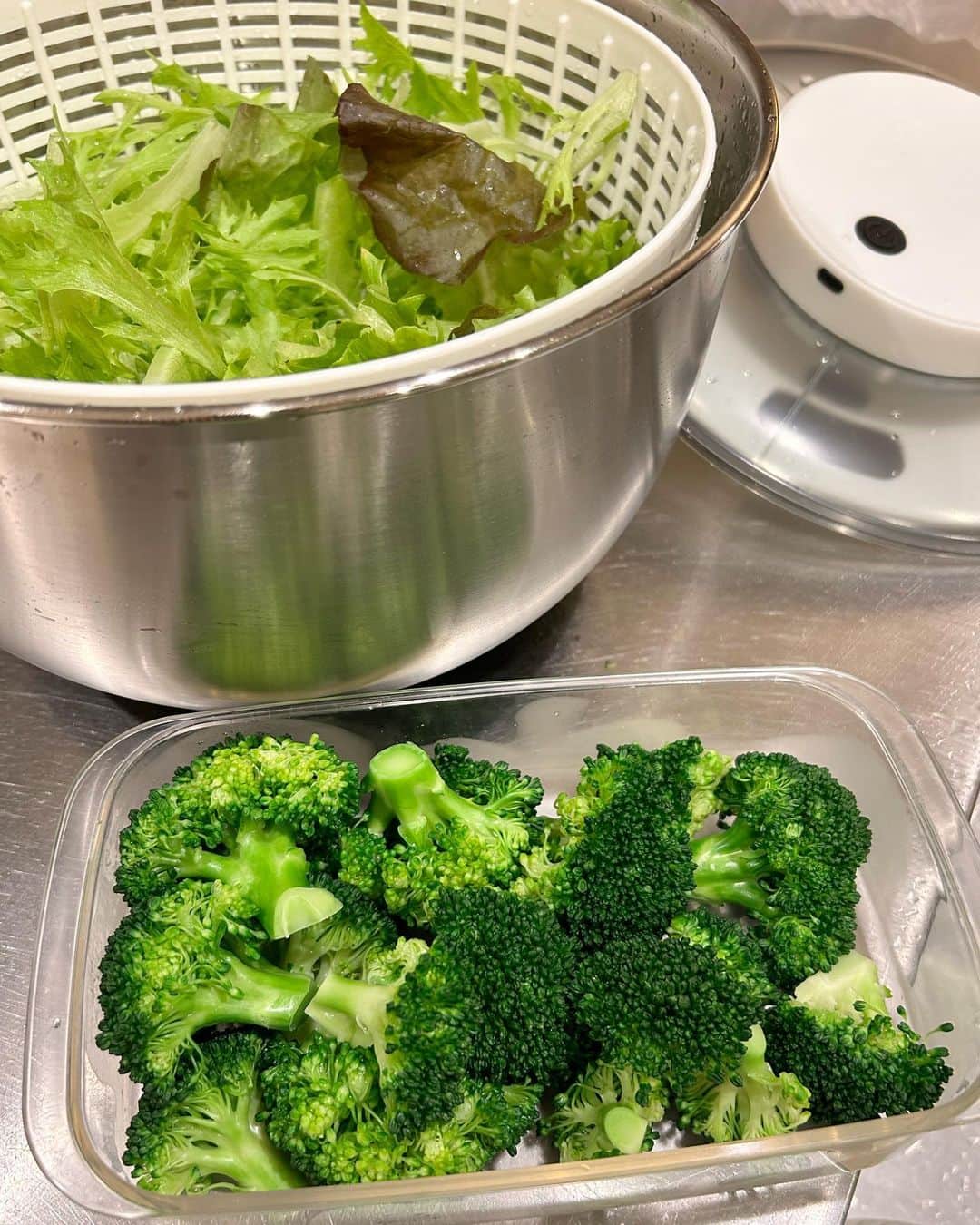 葉月里緒奈さんのインスタグラム写真 - (葉月里緒奈Instagram)「最近買って良かったもの。 電動野菜スピナーとFATUITEのピュリファインセット。 #おうちごはん #夕ご飯#ミート ...