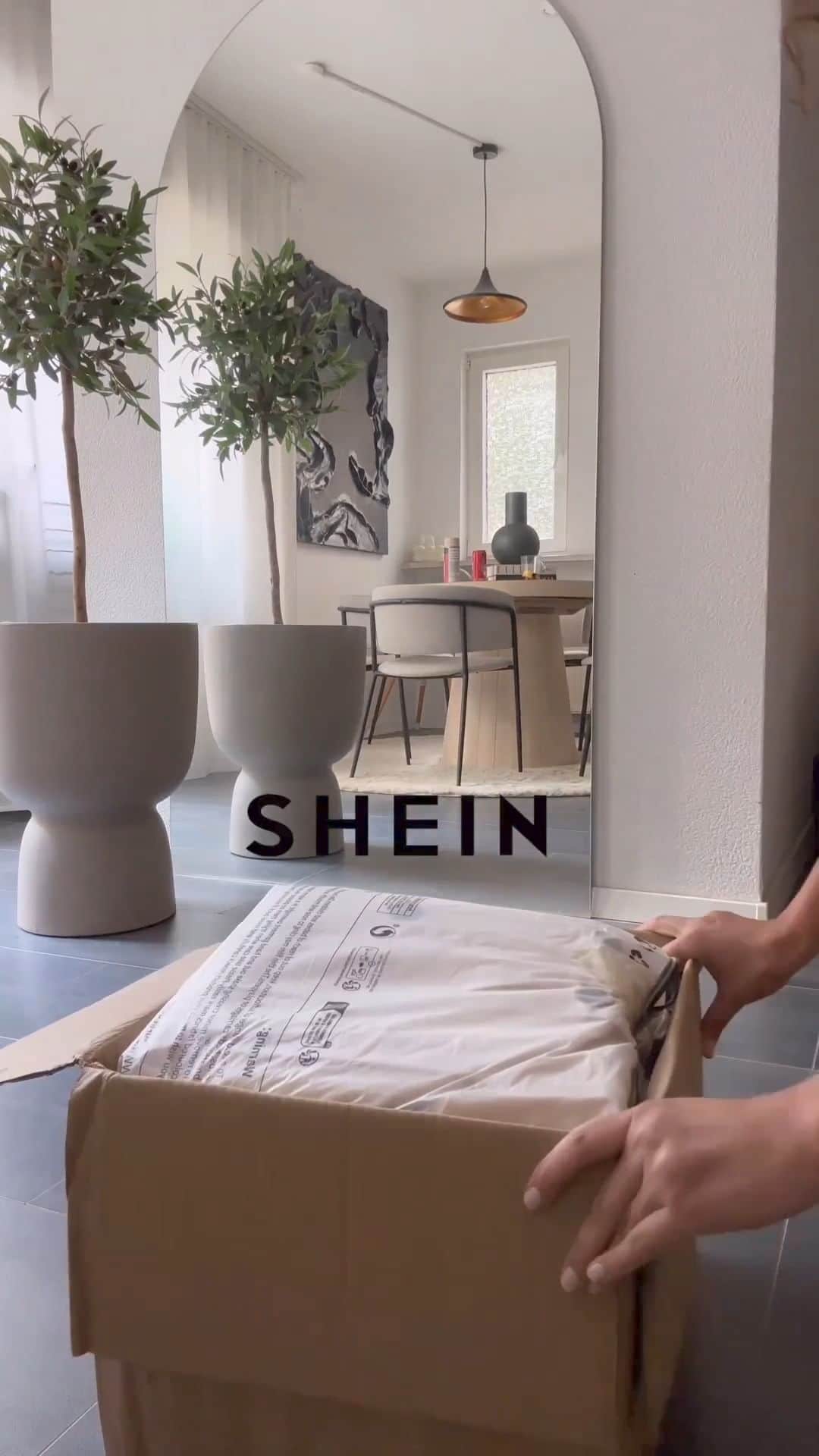 SHEINさんのインスタグラム動画 - (SHEINInstagram)「@iman_90_'s autumn aesthetic is ...