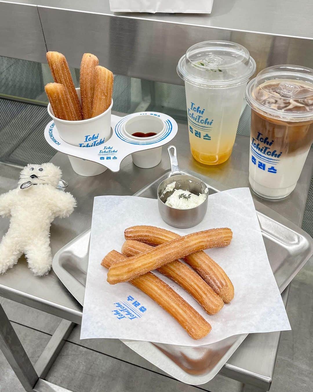 RIEさんのインスタグラム写真 - (RIEInstagram)「【 新大久保 / @111_churros 】 ⁡ 日本でも絶品チュロスが食べれる🇯🇵⸝⋆ 8月にオープンして以来、大人気の ...