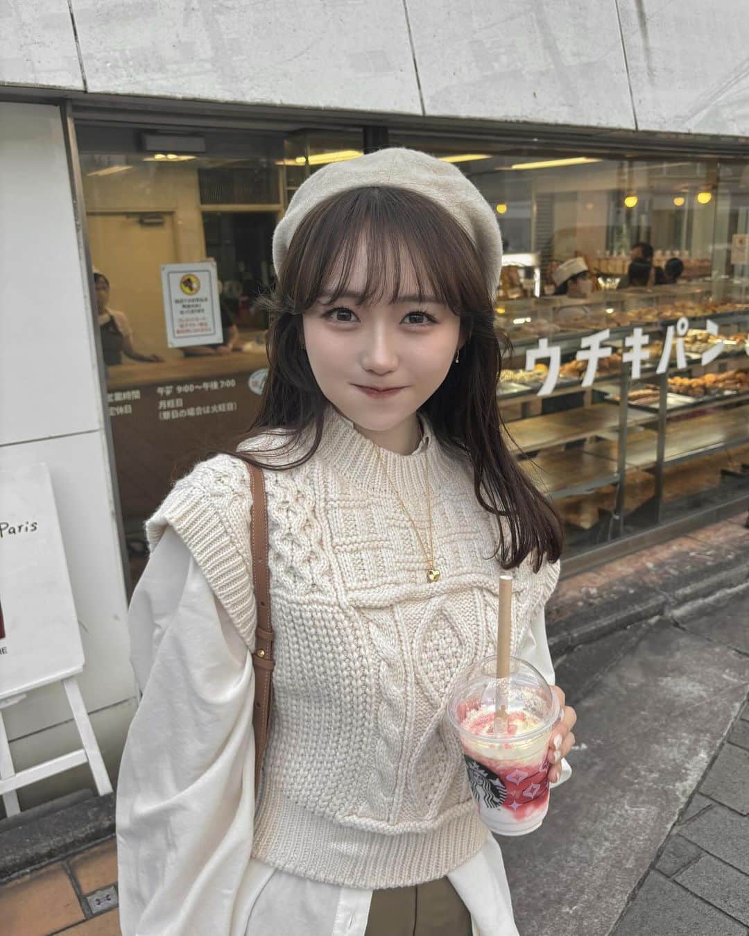 白濱楓雅さんのインスタグラム写真 - (白濱楓雅Instagram)「珍しくショーパンコーデ！ @pomiii_official の次の新作のレザーショーパンが、 絶妙なブラウンで淡色コーデに ...