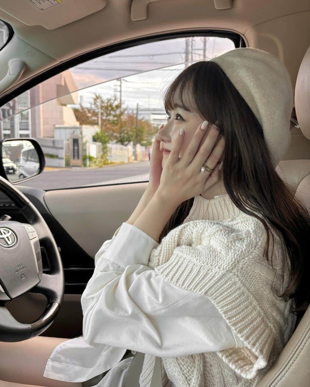 白濱楓雅さんのインスタグラム写真 - (白濱楓雅Instagram)「珍しくショーパンコーデ！ @pomiii_official の次の新作のレザーショーパンが、 絶妙なブラウンで淡色コーデに ...