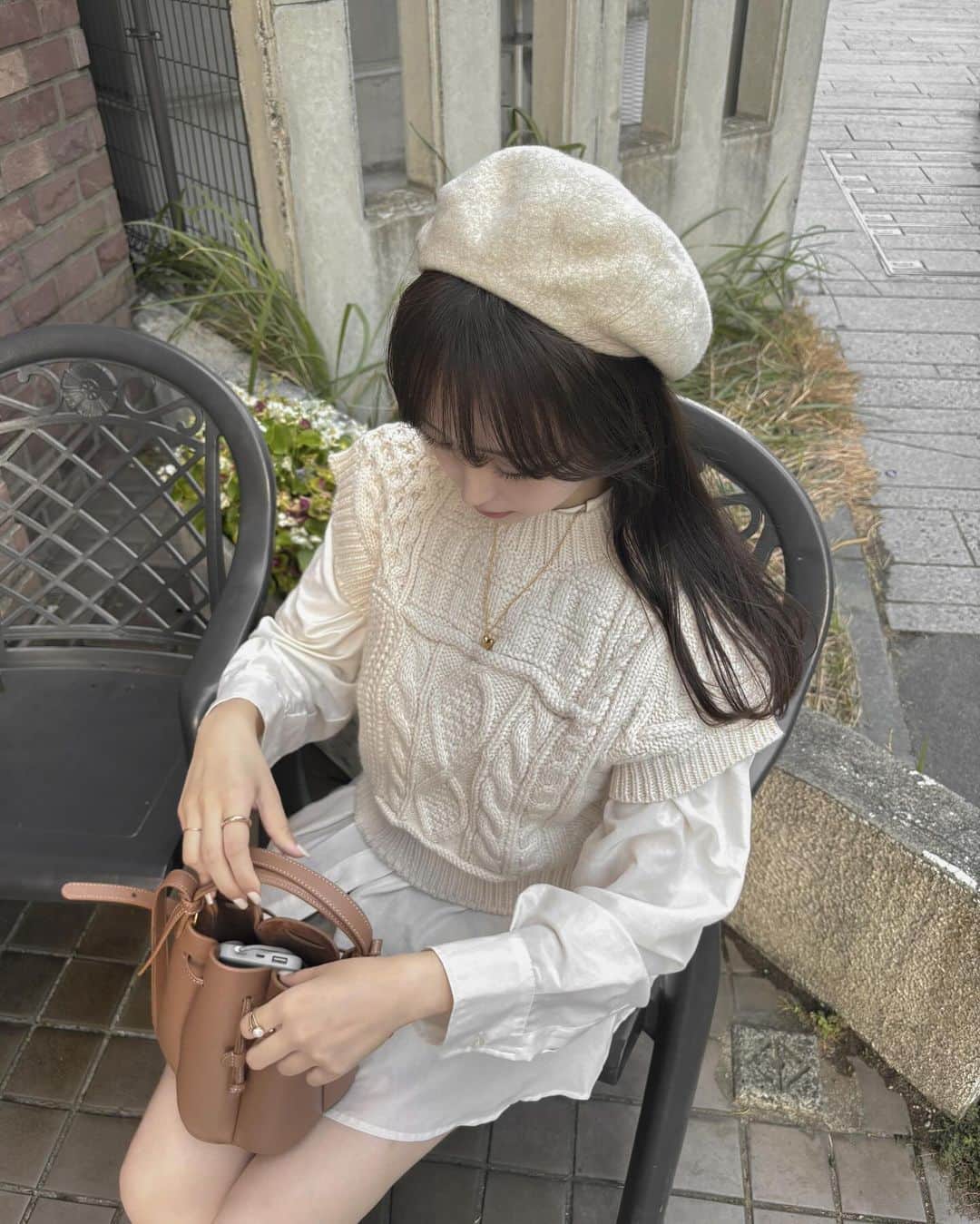 白濱楓雅さんのインスタグラム写真 - (白濱楓雅Instagram)「珍しくショーパンコーデ！ @pomiii_official の次の新作のレザーショーパンが、 絶妙なブラウンで淡色コーデに ...