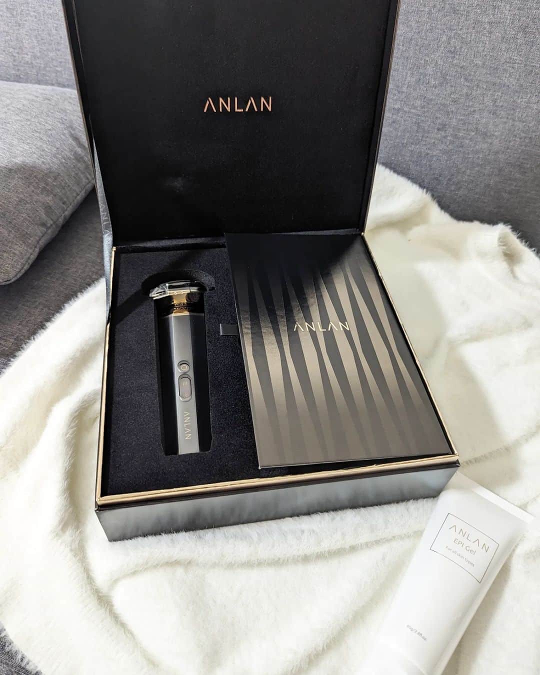 Hiromi Tomiiさんのインスタグラム写真 - (Hiromi TomiiInstagram)「おはよん😊 新しい美顔器をお迎えしたよ ...