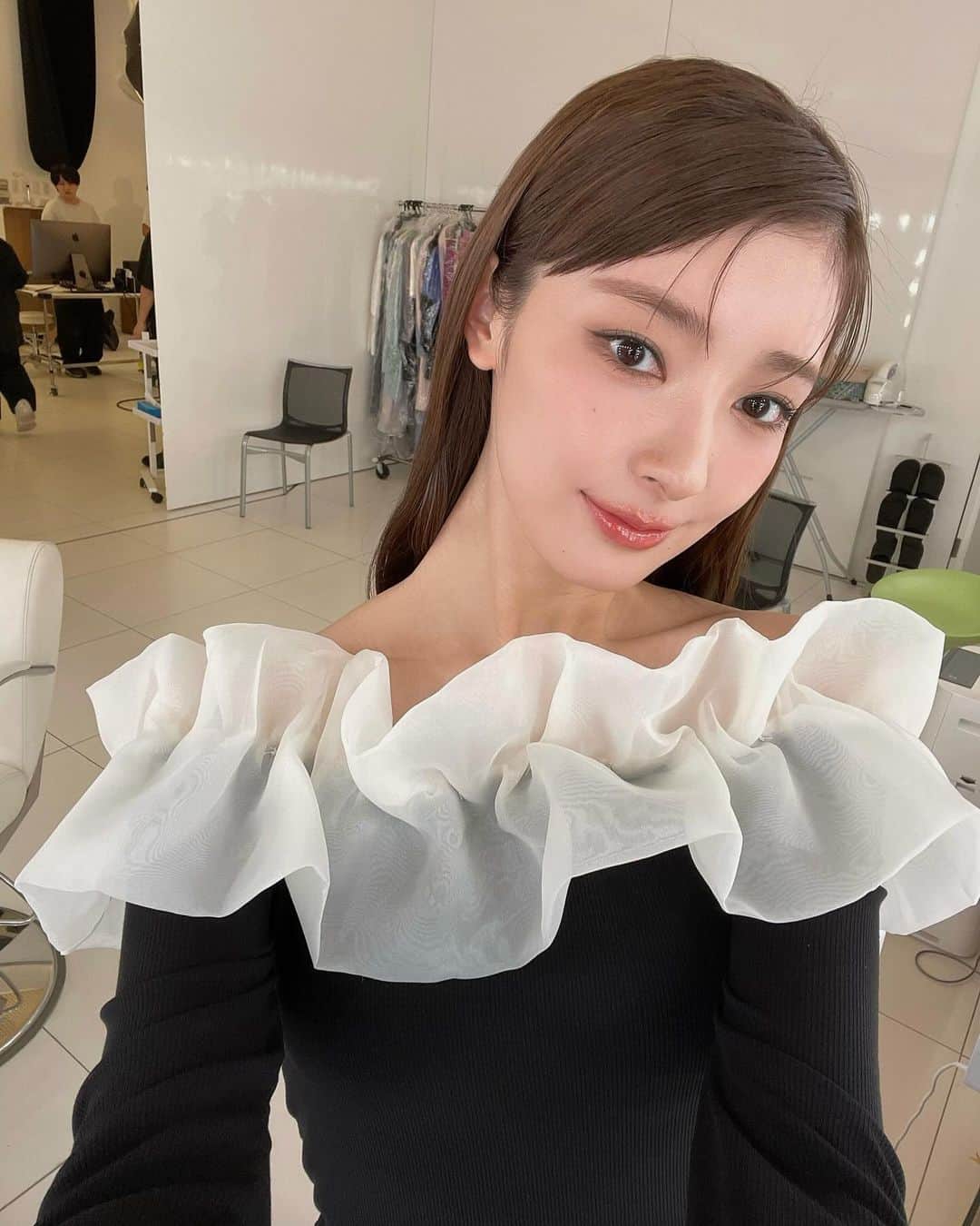 宮本茉由さんのインスタグラム写真 - (宮本茉由Instagram)「MAQUIA1月号発売中🎀 "ウォンジョンヨ先生の仕込みスキンケア&メイク" 素敵なメイクをありがとうございました〜♡ ...