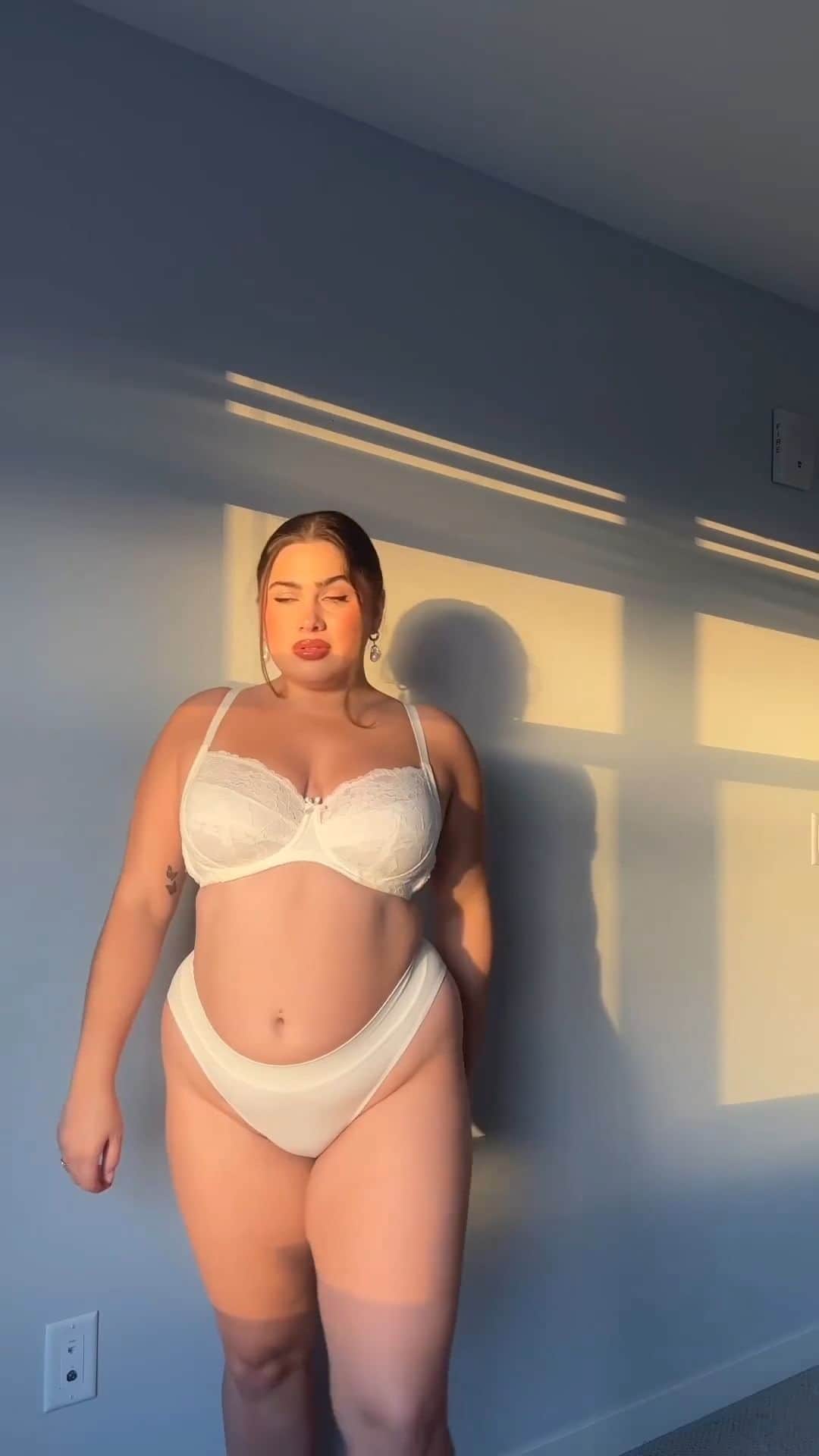 SHEINさんのインスタグラム動画 - (SHEINInstagram)「Self-love is your superpower! 🥰🙌 Support your curves in ...