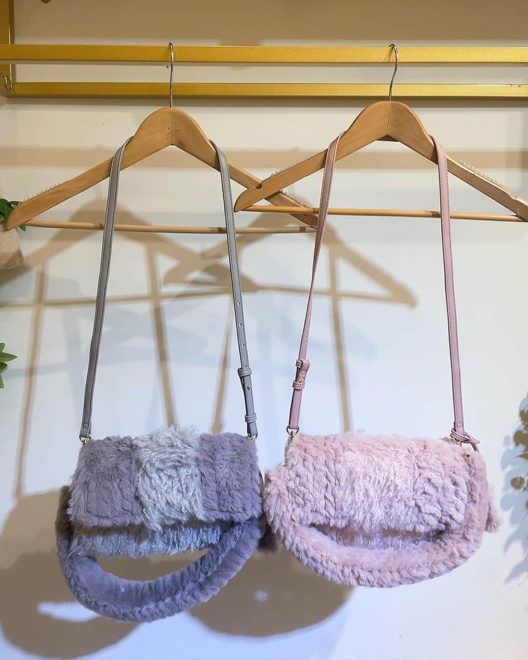 Fleur Fleurさんのインスタグラム写真 - (Fleur FleurInstagram)「[Fur Fur 冬季毛毛袋系列🤍 ] 呢個 ...