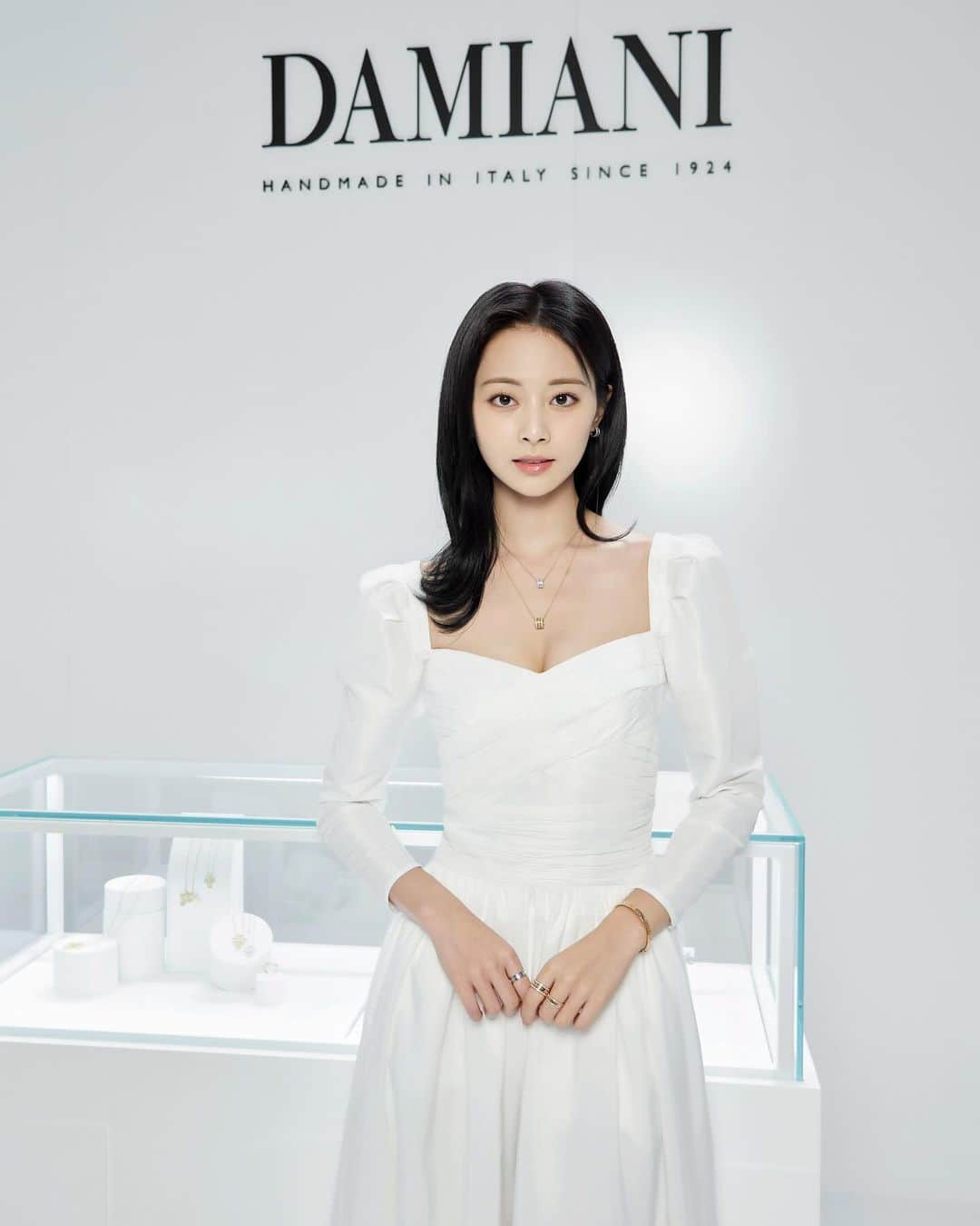 ツウィさんのインスタグラム写真 - (ツウィInstagram)「#광고 다미아니를 대표하는 '벨 에포크' 컬렉션에서 영감을 받은 '벨 에코프 릴' 컬렉션을 만나보세요! 팝업 ...