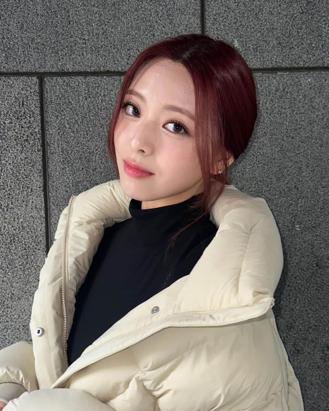 ITZYさんのインスタグラム写真 - (ITZYInstagram)「The weather’s cold stay warm midzy🤍 ...