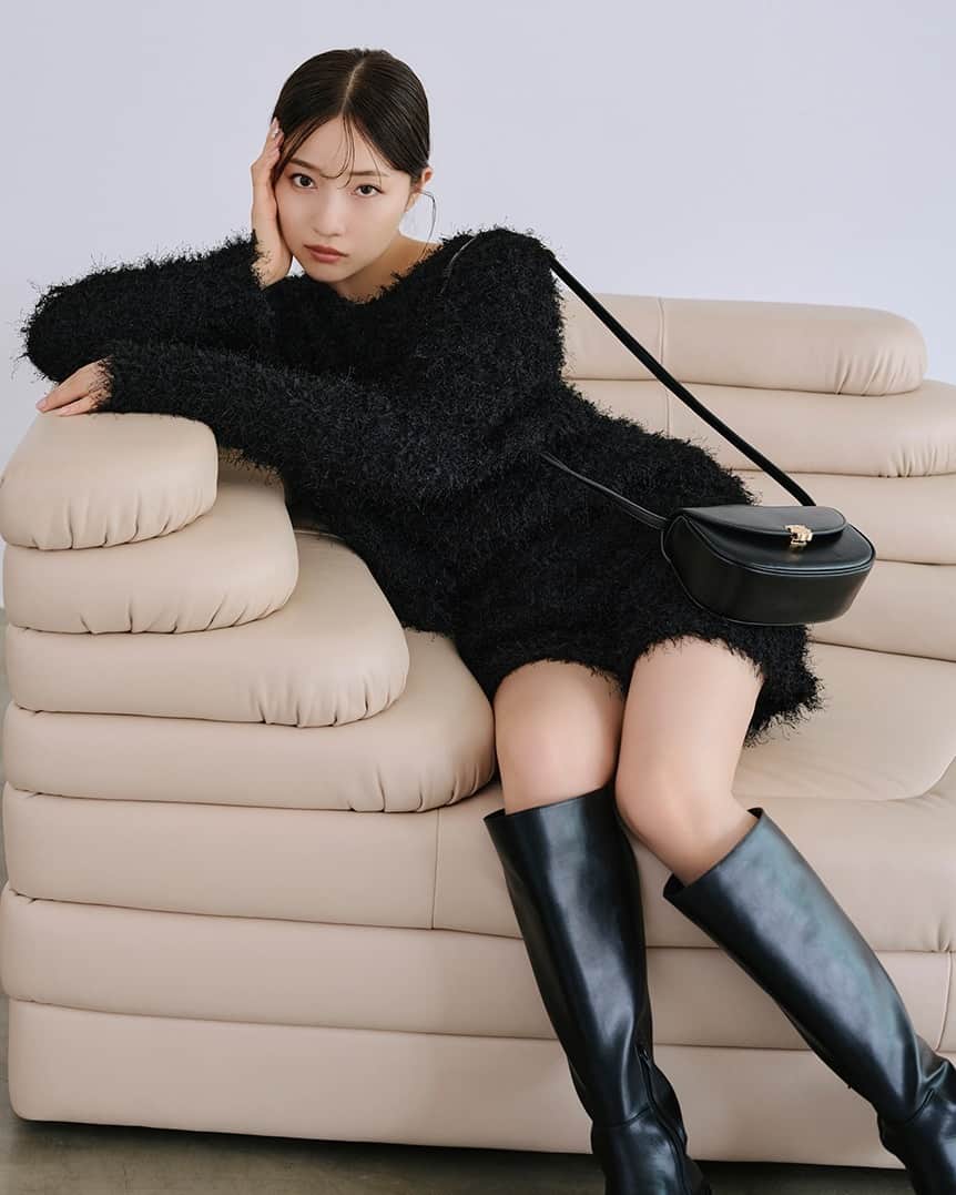 snidelさんのインスタグラム写真 - (snidelInstagram)「本週新上架！ 這款針織短褲採用奢華花式紗線、薄紗和羽毛混合製成。 季節性感的蓬鬆質地，長絨毛，不易勾起身體線條 ...