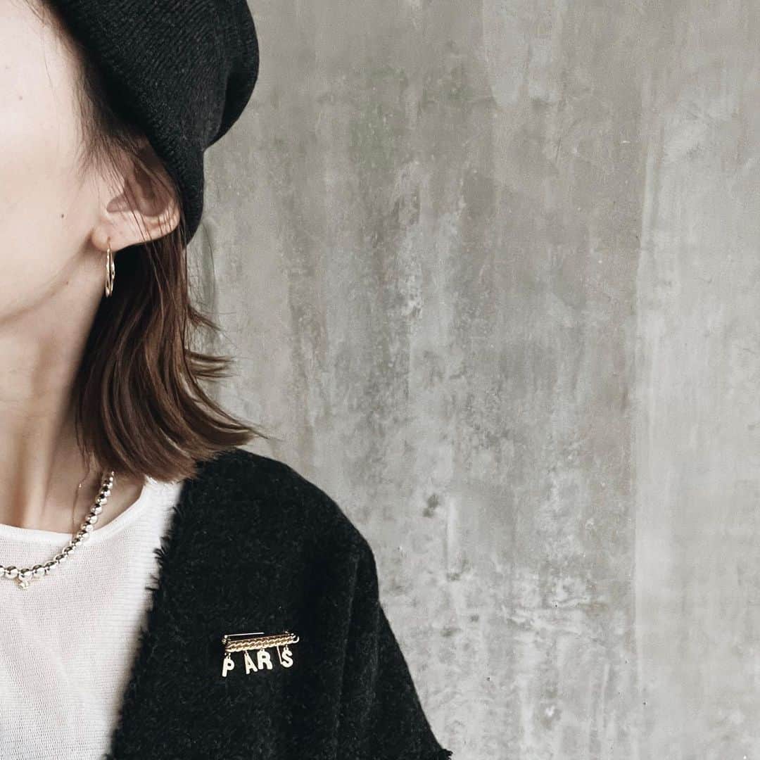 ukapiさんのインスタグラム写真 - (ukapiInstagram)「⠀ ⠀ ⠀ ブローチとっても気に入っている🗼´- ⠀ ニット帽はUNIQLOのヒートテックの。 ユニセックスだけど👨🏻 ...