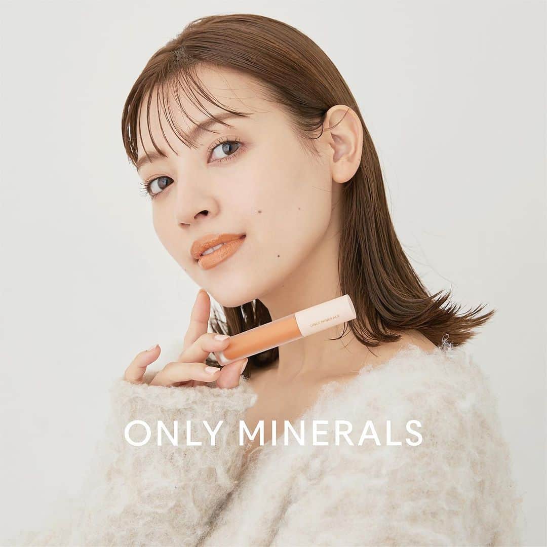 オンリーミネラルさんのインスタグラム写真 - (オンリーミネラルInstagram)「使用アイテムが気になったら コメント欄に「💛」で教えてねˊ˗ ミネラルカラーズ リップセラム うるおいと高 ...