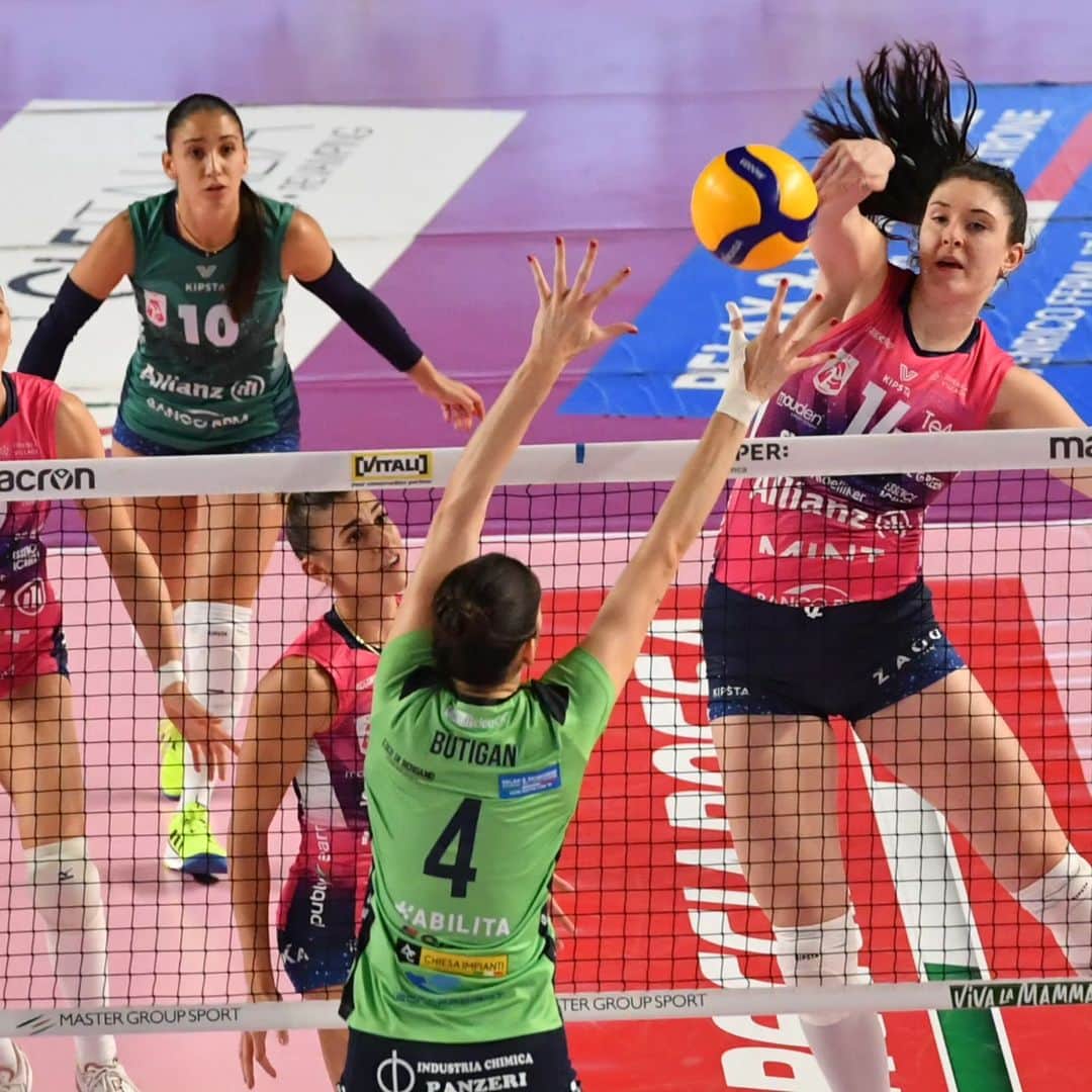USA Volleyballさんのインスタグラム写真 - (USA VolleyballInstagram)「This week in the ...