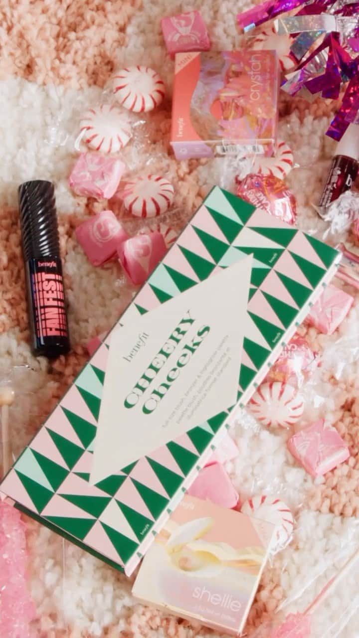 Benefit Cosmeticsさんのインスタグラム動画 - (Benefit CosmeticsInstagram)「Keep those ...