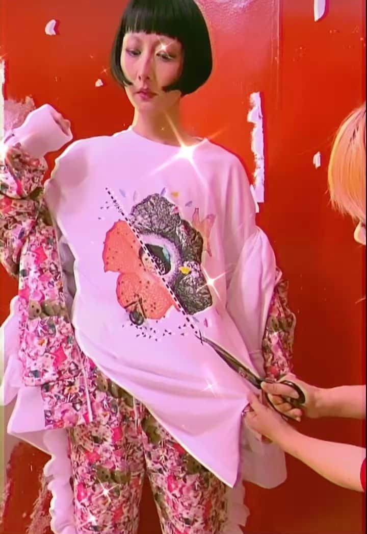 鳥居みゆきさんのインスタグラム動画 - (鳥居みゆきInstagram)「こんな風に切っちゃって着ちゃっていいん ToriM 中野 ...