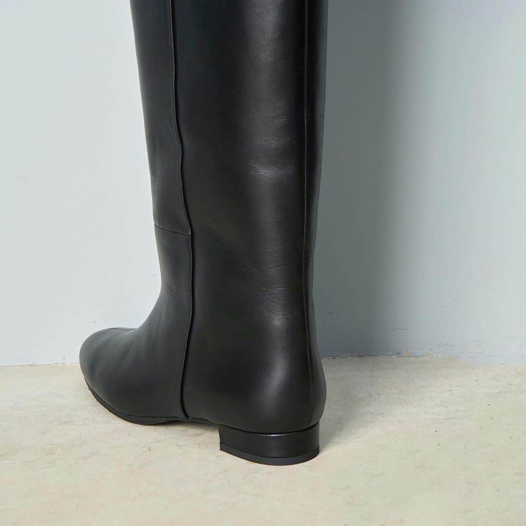 SINMEさんのインスタグラム写真 - (SINMEInstagram)「BLACK LONG BOOTS SINME初のオリジナルブーツをつくりました。 すっきりとしたシューズ部分と膝下まで ...