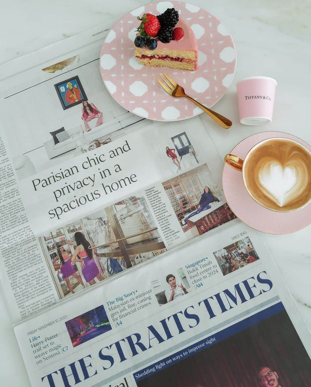 ジェイミー・チュアさんのインスタグラム写真 - (ジェイミー・チュアInstagram)「Today’s teatime ☕️ 🍰 while ...