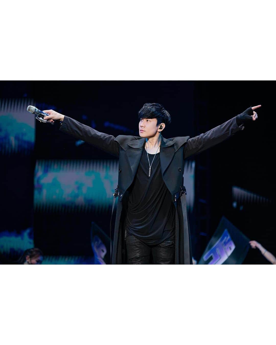 林俊傑さんのインスタグラム写真 - (林俊傑Instagram)「Part 1 JJ20南京站是世巡迄今最冷的戶外場，但台下台上散發出的愛讓 ...