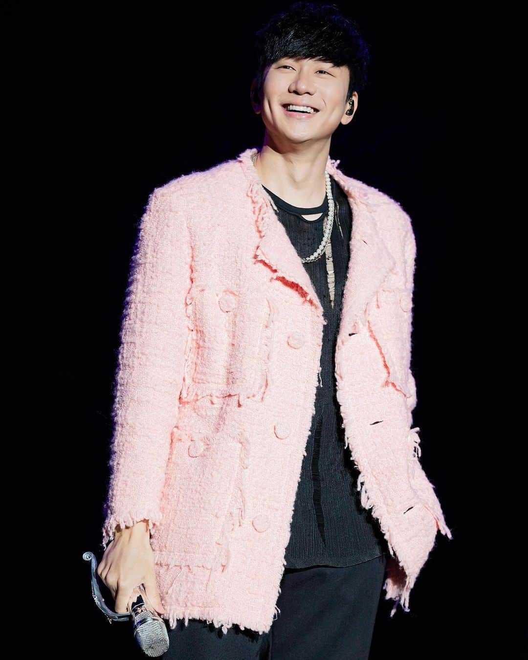 林俊傑さんのインスタグラム写真 - (林俊傑Instagram)「Part 1 JJ20南京站是世巡迄今最冷的戶外場，但台下台上散發出的愛讓 ...