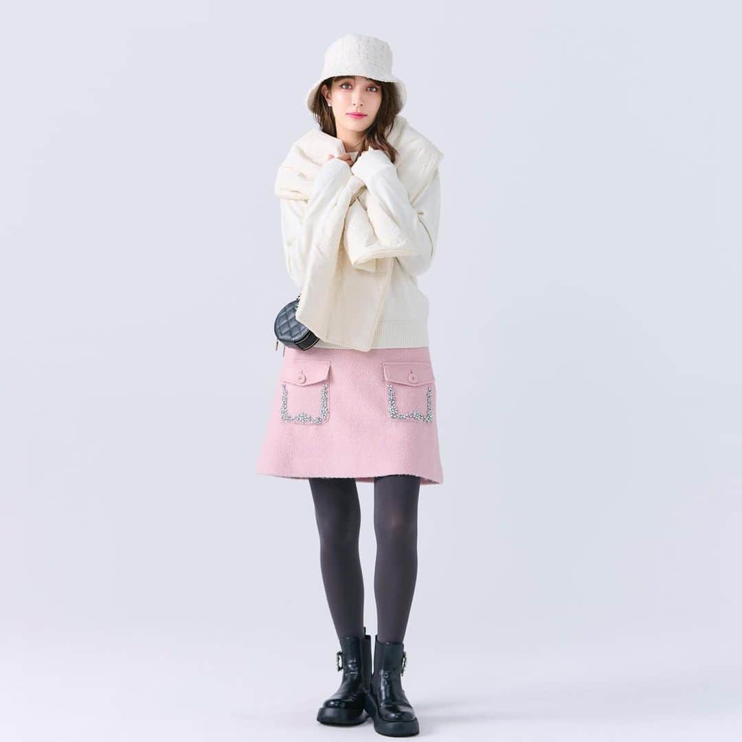 Chestyさんのインスタグラム写真 - (ChestyInstagram)「🏷️ BAMBI KNIT バンビモチーフが遊び心くすぐるニットプルオーバー🫎 バンビは部分的にフェザーヤーンを ...