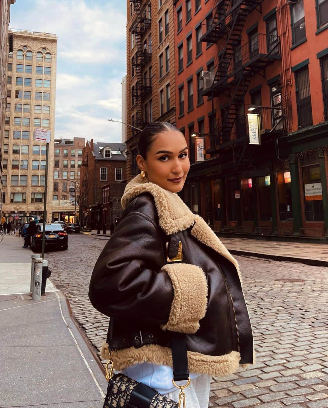 YouTubeさんのインスタグラム写真 - (YouTubeInstagram)「ty @thedollbeauty for teaching ...