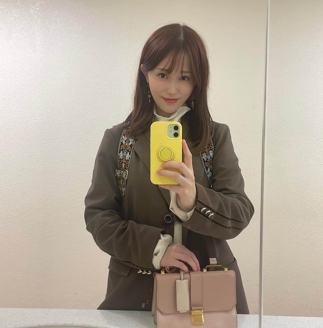 岡部磨知さんのインスタグラム写真 - (岡部磨知Instagram)「秋ジャケット🍁 #muelchic #レコーディング #violin ...
