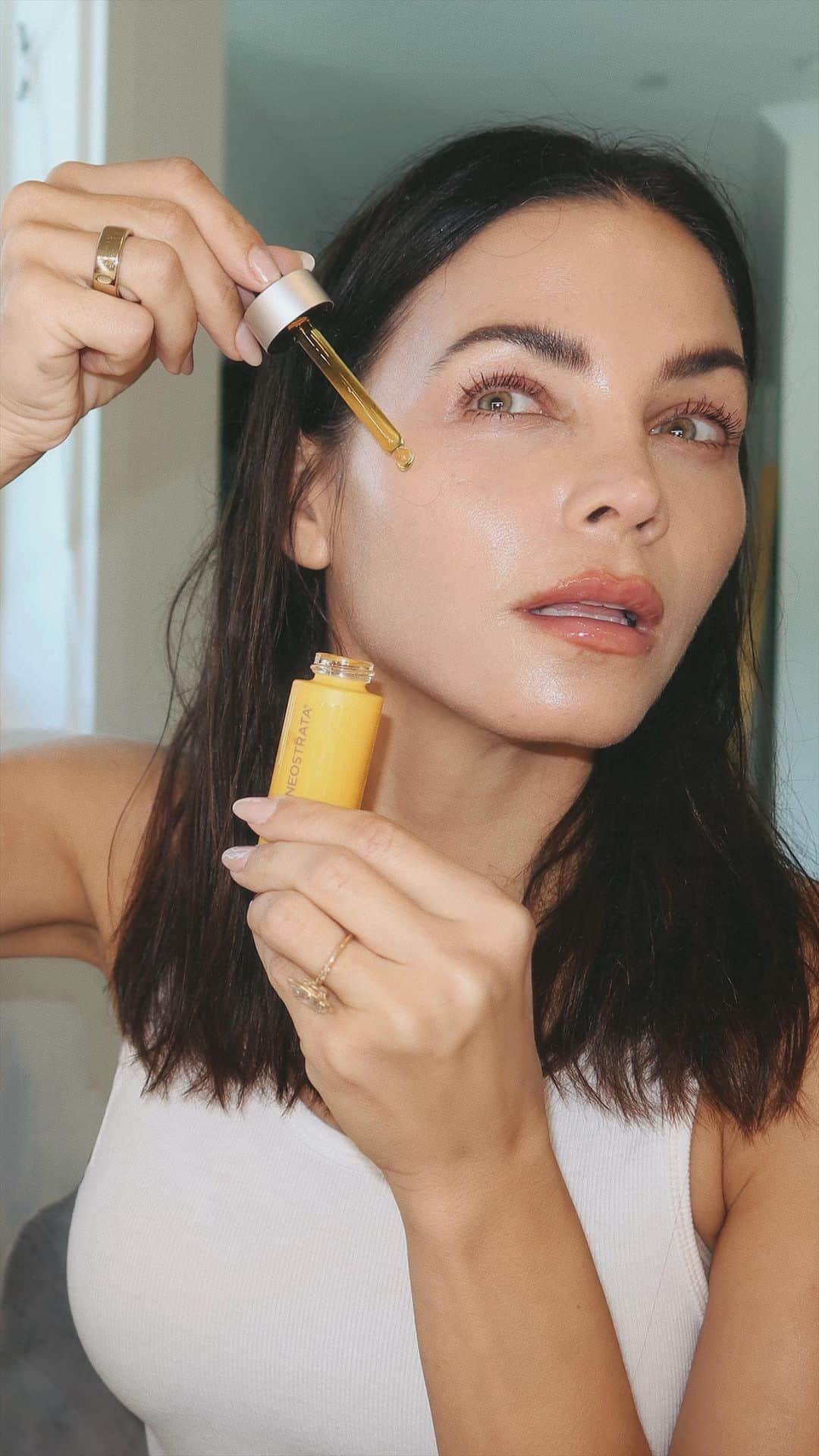 ジェナ・ディーワンさんのインスタグラム動画 ジェナ・ディーワンinstagram「november Marks National Healthy Skin Month And Im