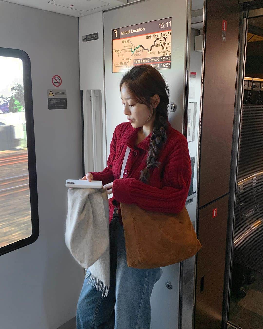 HOTPING公式アカウントさんのインスタグラム写真 - (HOTPING公式アカウントInstagram)「新作で大人気💕日本撮影でひときわ目立っていたニットカーディガンをご紹介 ルーズな ...