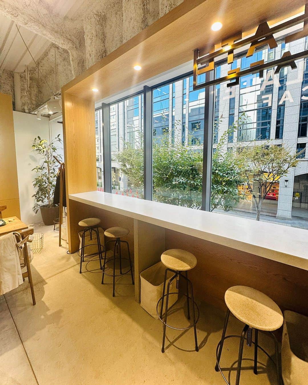 三佐和あやさんのインスタグラム写真 - (三佐和あやInstagram)「OPEN 1周年 @kobe_choco 🩵 お招きいただきました ...