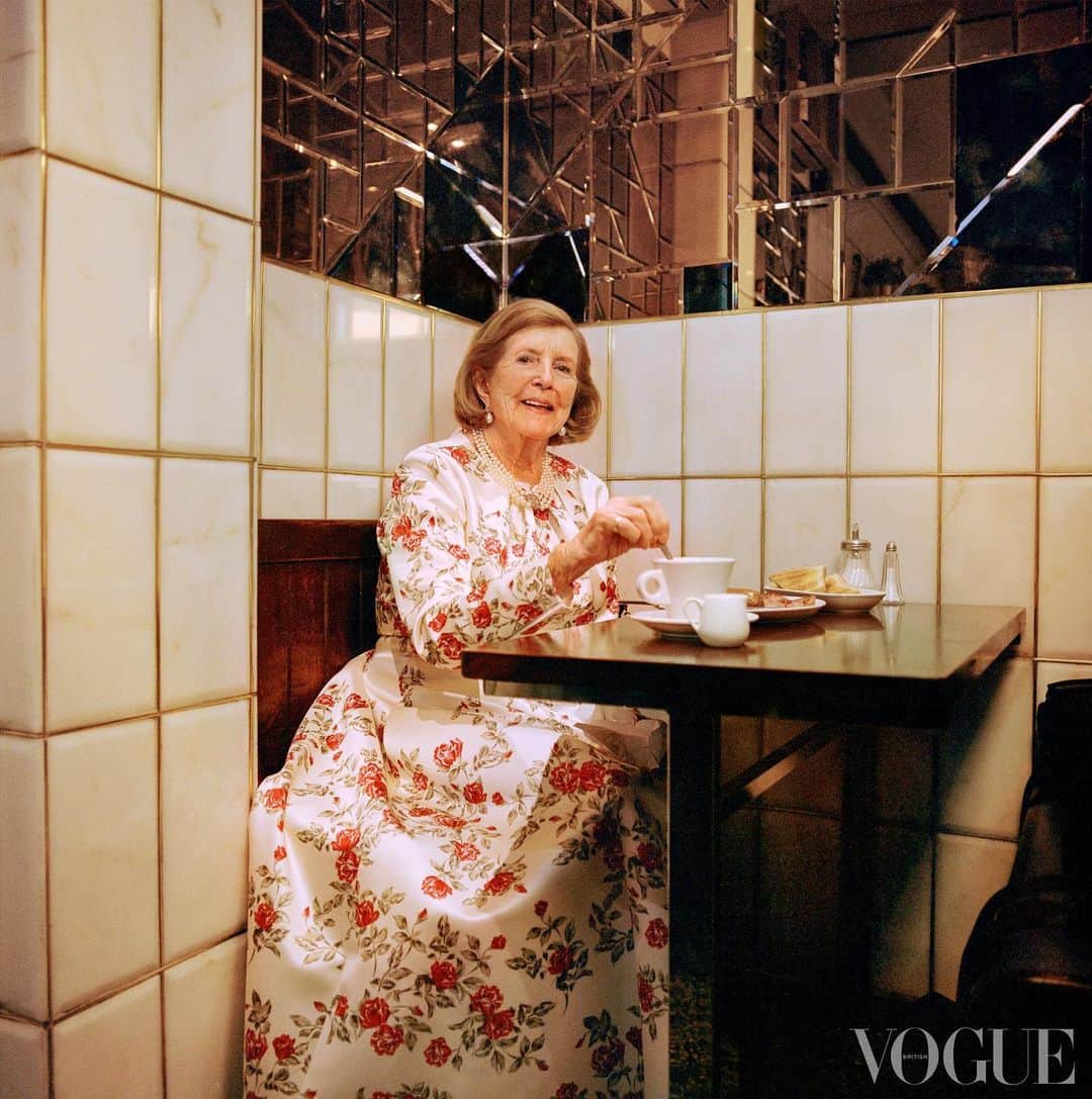 British Vogueさんのインスタグラム写真 - (British VogueInstagram)「Joining the Brit ...