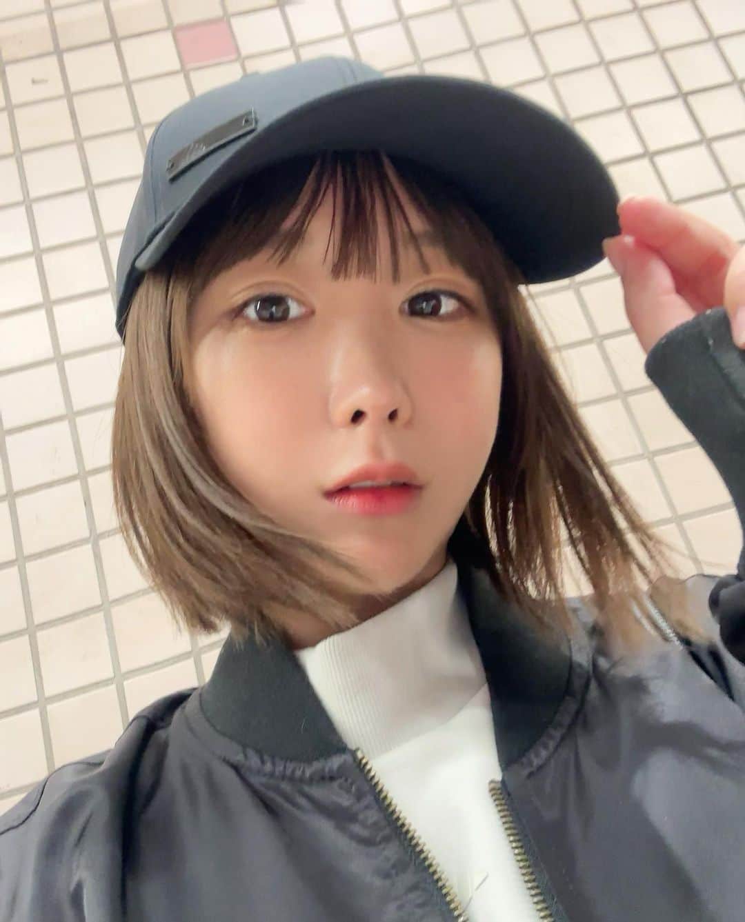 日向葵衣さんのインスタグラム写真 日向葵衣instagram 「12 24のリリイベ用にたくさんサイン書いてきたよー！ 受け取りにきて