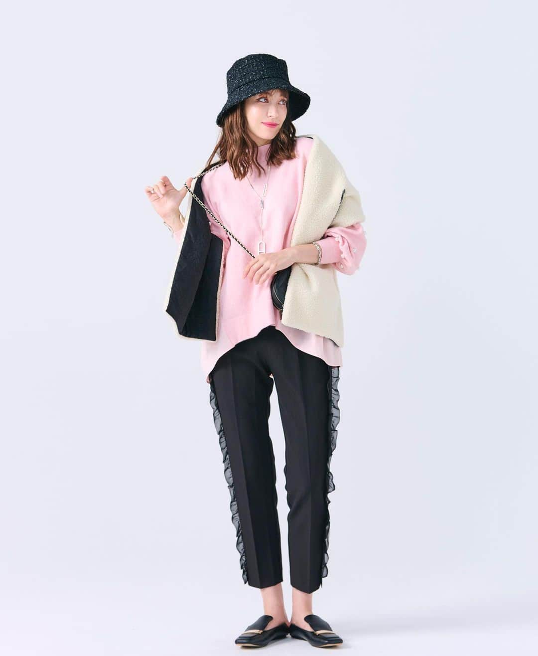 Chestyさんのインスタグラム写真 - (ChestyInstagram)「[ New Item ] 前後で異なる印象を与えてくれる、着やすさが魅力のニットトップス。 マシュマロのような ...