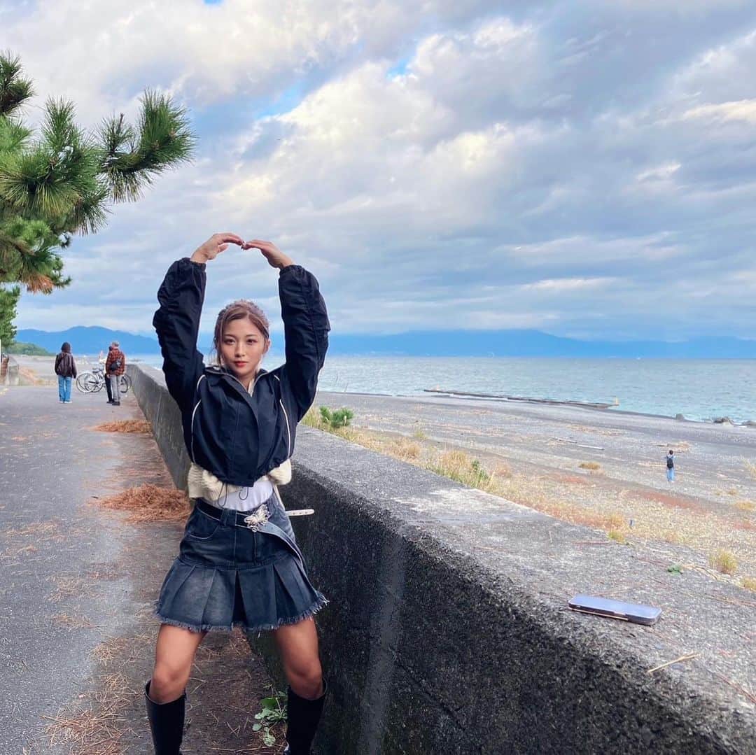 安藤京香さんのインスタグラム写真 - (安藤京香Instagram)「. そこいき、あこ立ちってママが沢山撮ってくれてんけど 全部の木が斜めっ ...