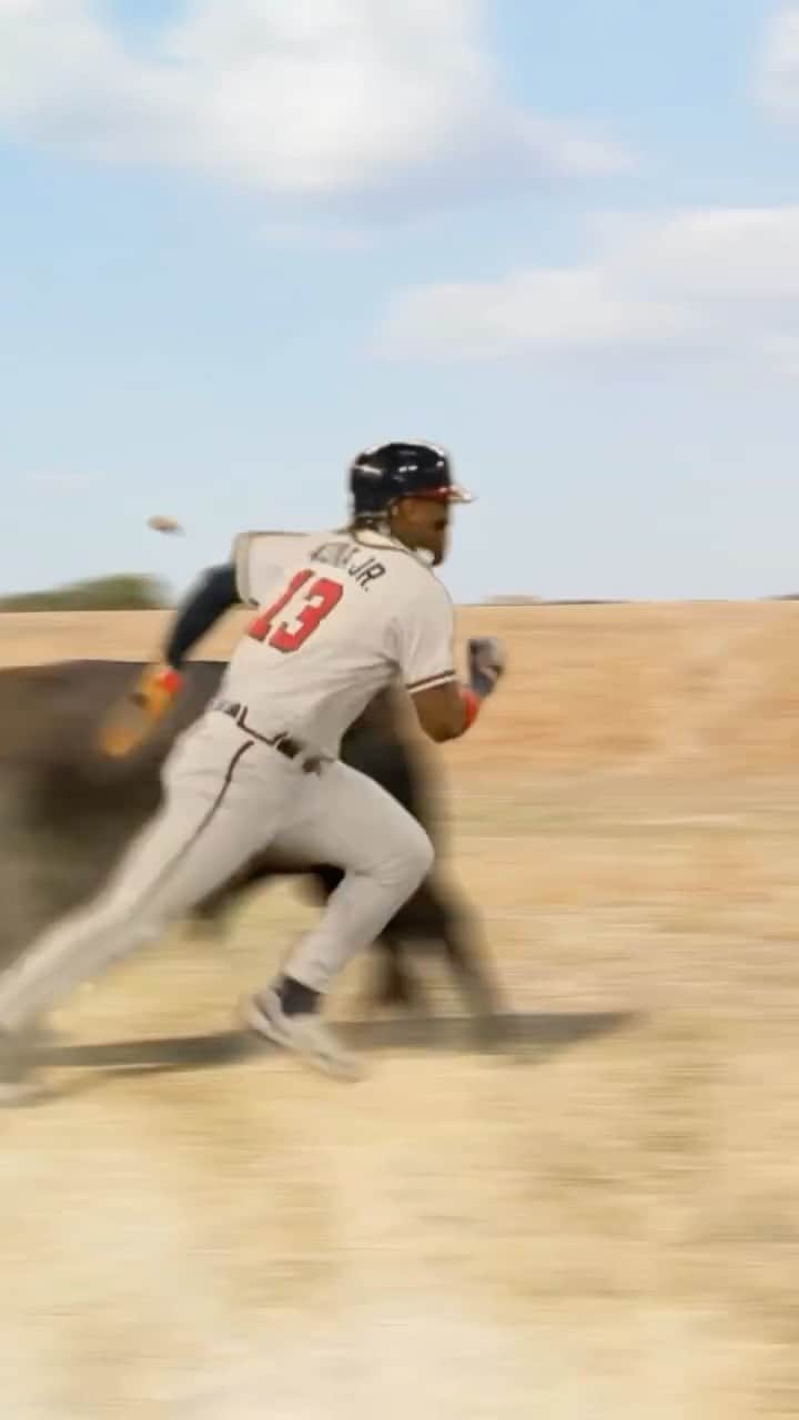 MLBさんのインスタグラム動画 - (MLBInstagram)「@RonaldAcunaJr13 ran through it all this past season. 😅」11月18日 ...